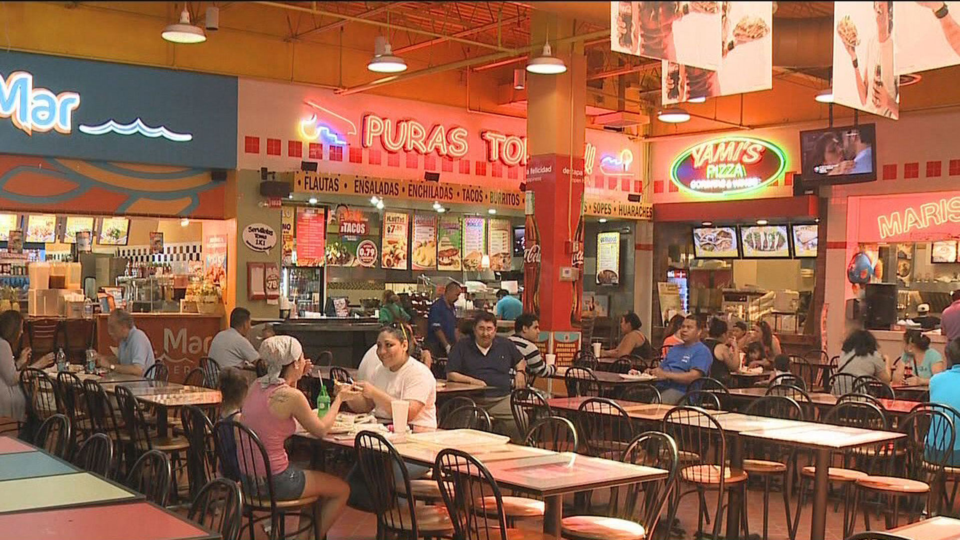 Plaza Fiesta defies shopping mall downturn | wfaa.com