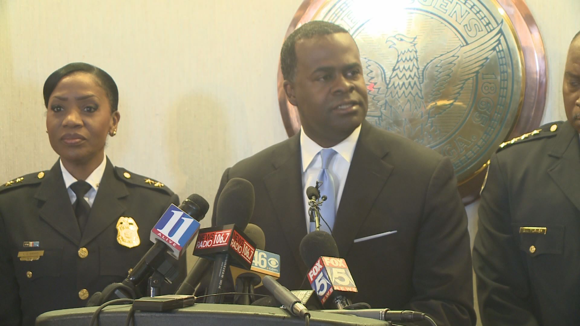 Mayor defends Atlanta police response during protests | 11alive.com