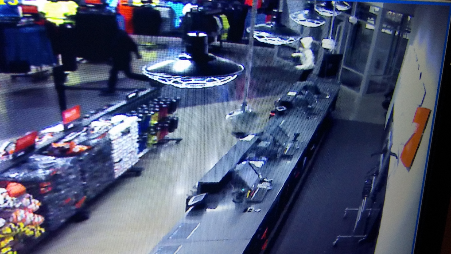 Thieves target Nike store at new outlet mall | 11alive.com