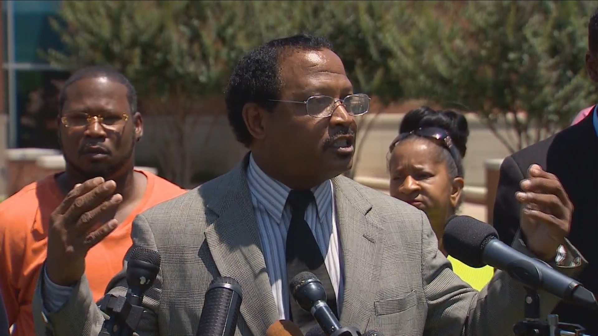 Community leaders call for Texas officer's termination, arrest ...