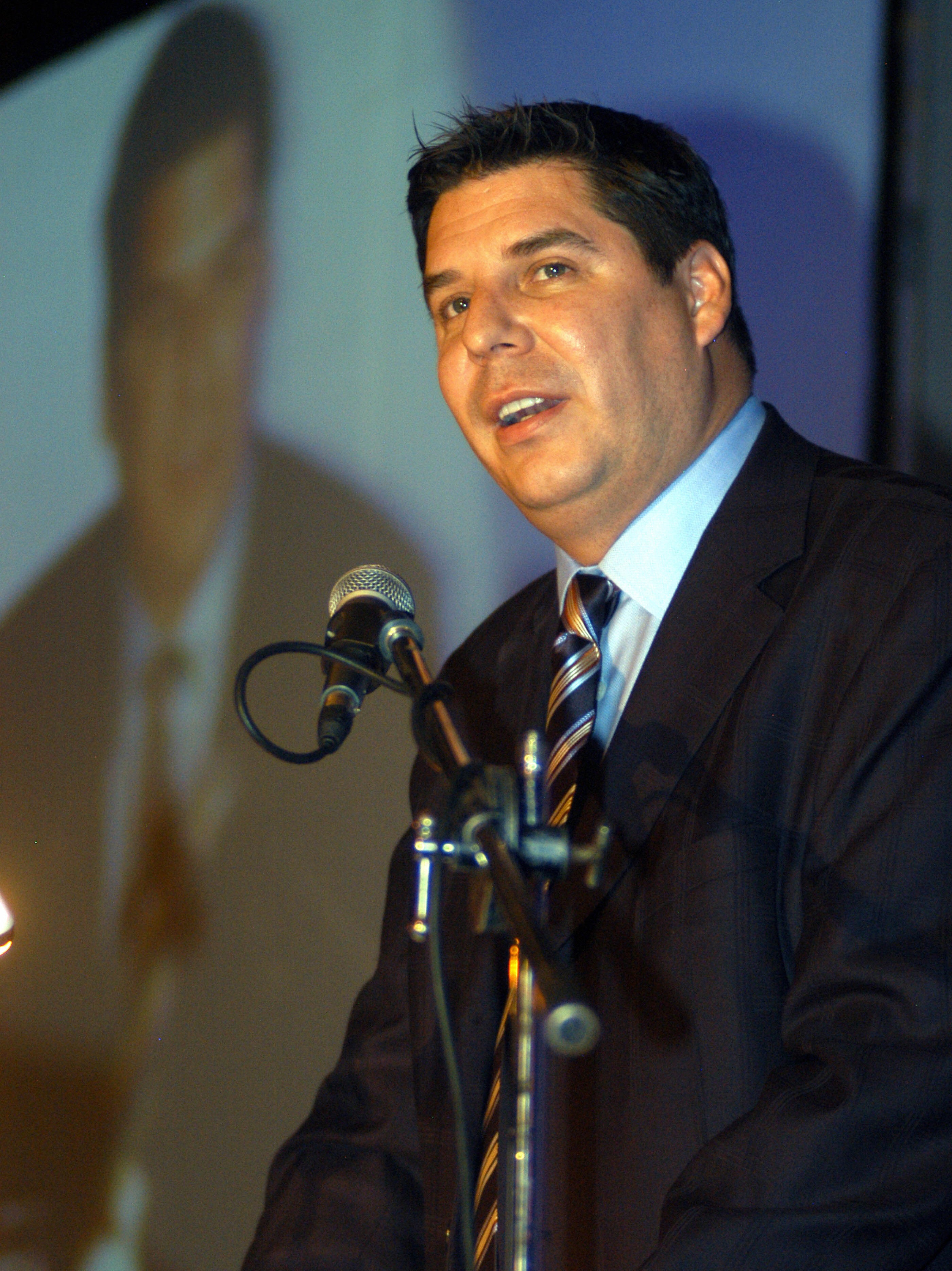 Sprint CEO Claure takes wireless fight to "11" with iPhone plan ...