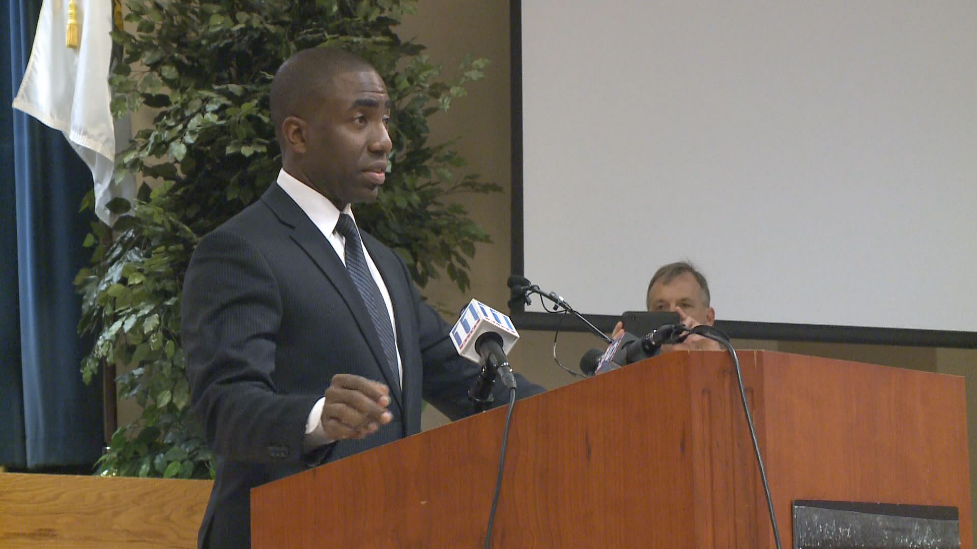 DeKalb Co. Commissioner calls for Lee May's resignation | 11alive.com