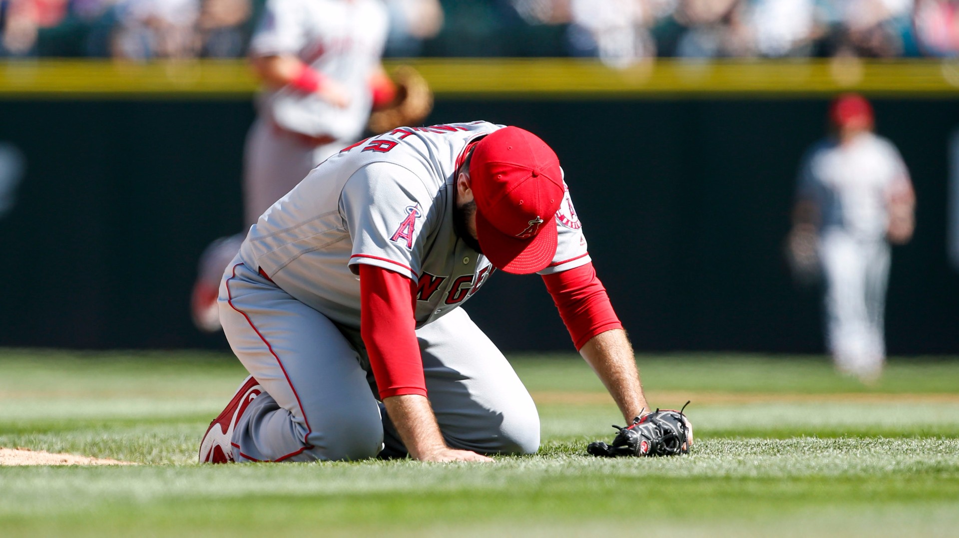 Angels pitcher Matt Shoemaker struck in head by line drive, leaves game ...