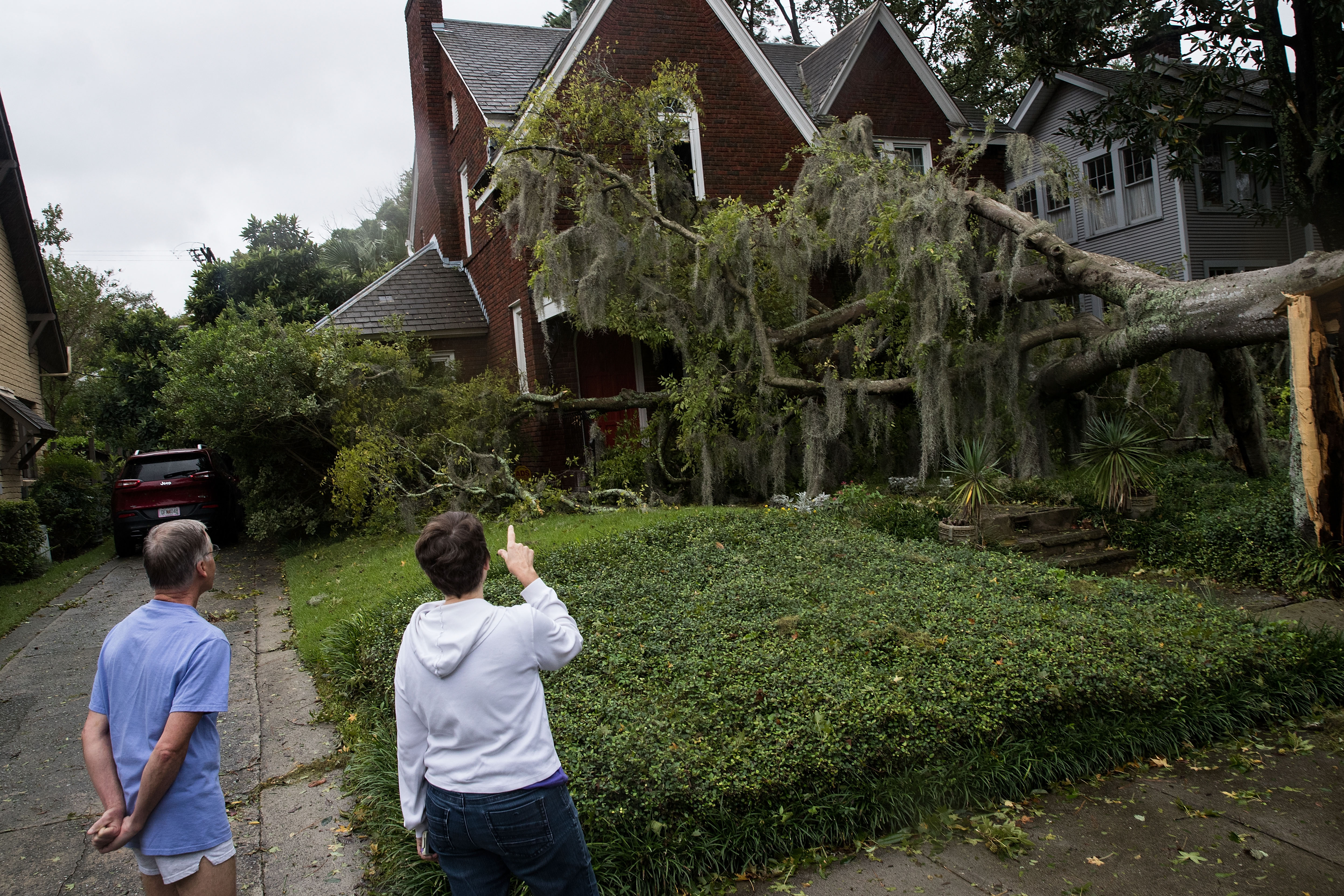Hurricane aftermath: Thousands remain in shelter, blood donations ...
