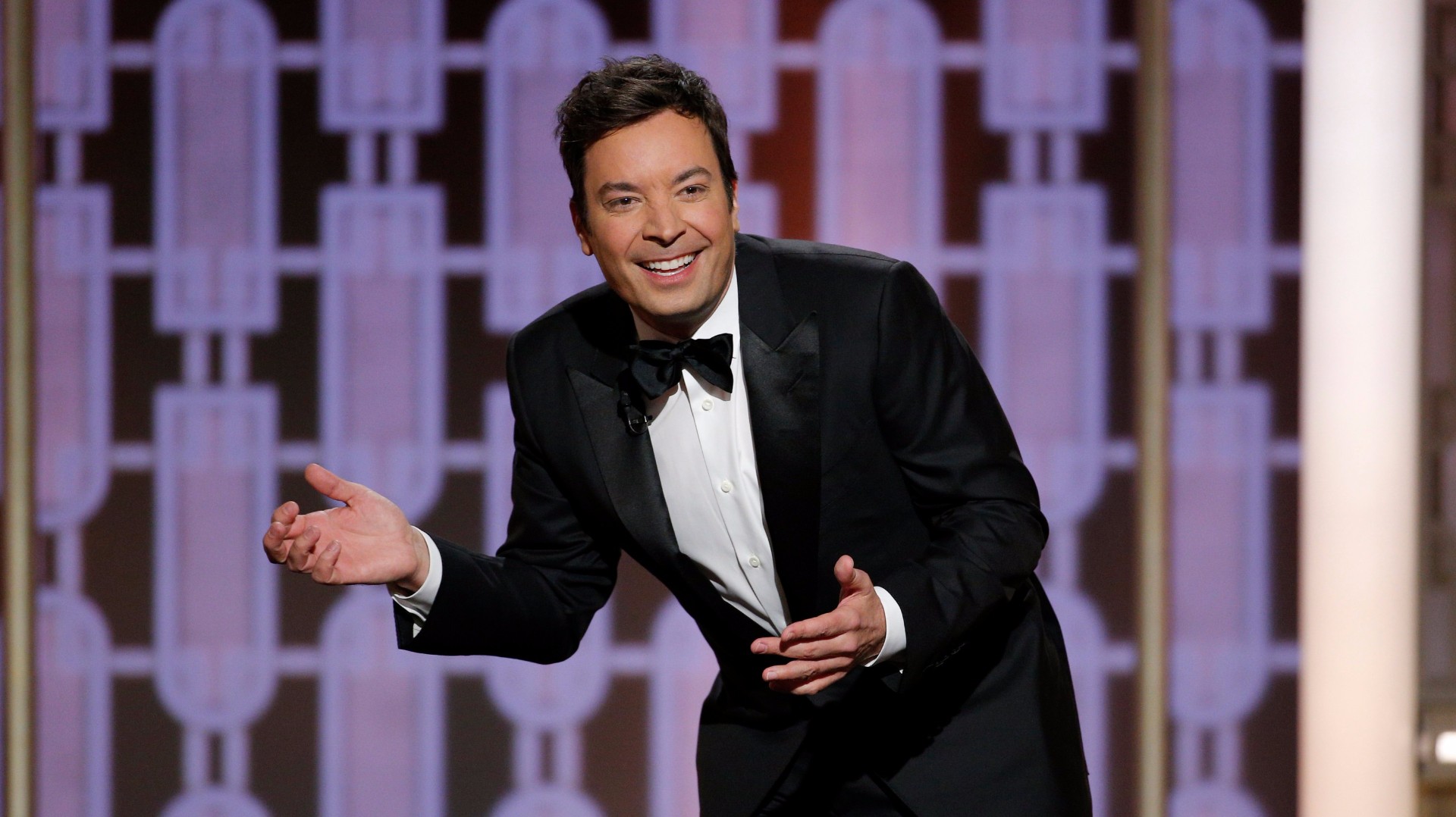 Teleprompter fails Jimmy Fallon during Globes monologue | ksdk.com