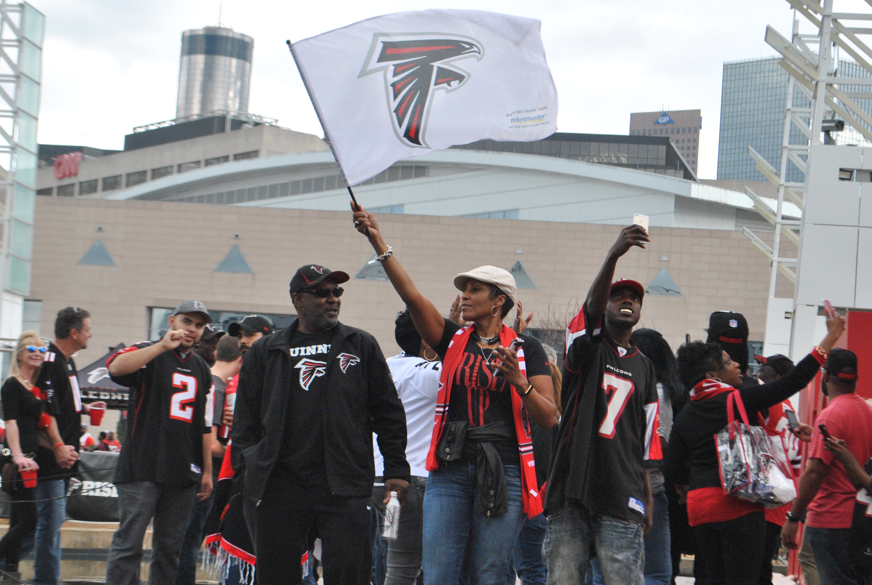 Thousands tailgate before Falcons' NFL Playoff game | 11alive.com
