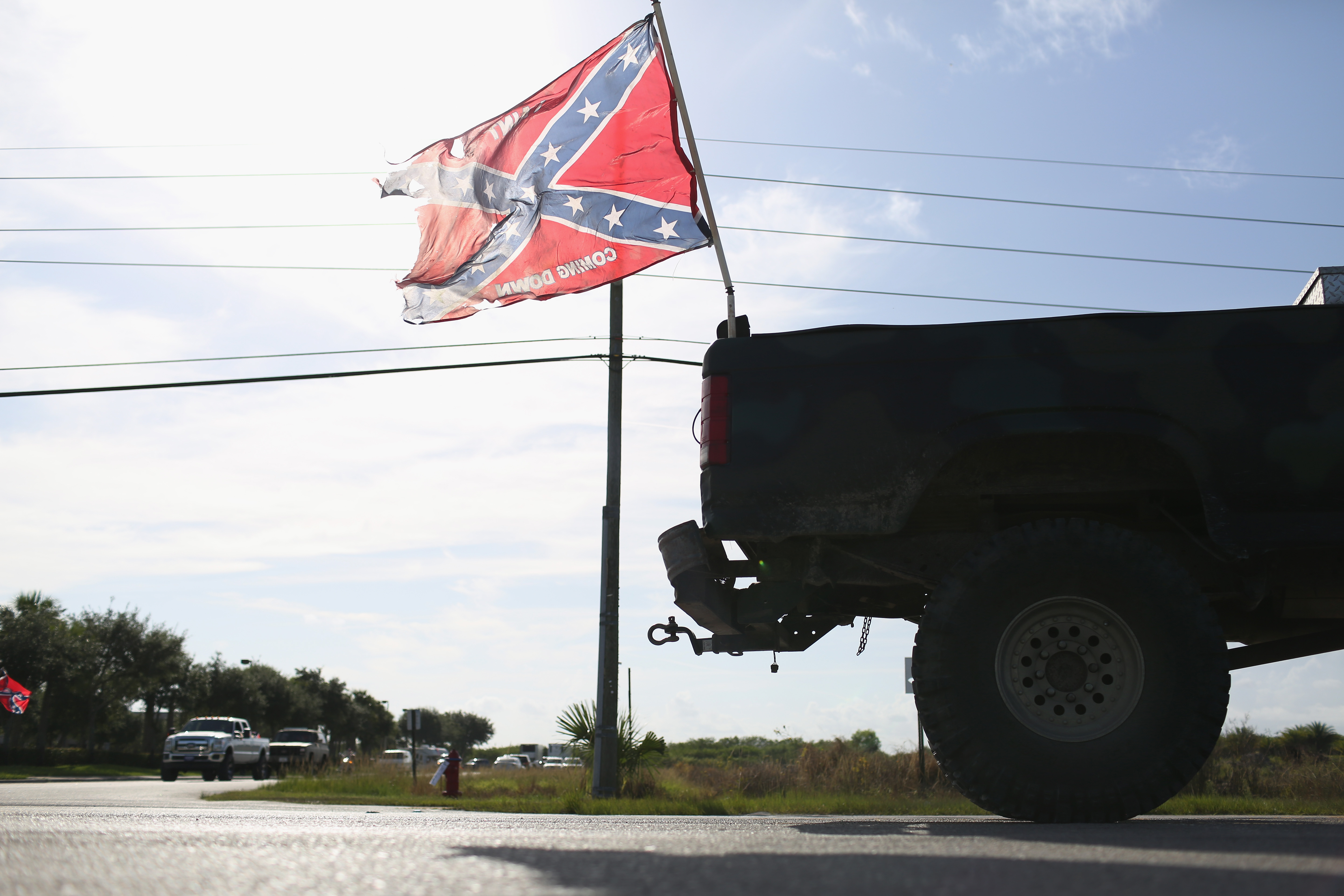 Protesters wave Confederate flag outside NCAA tournament games ...