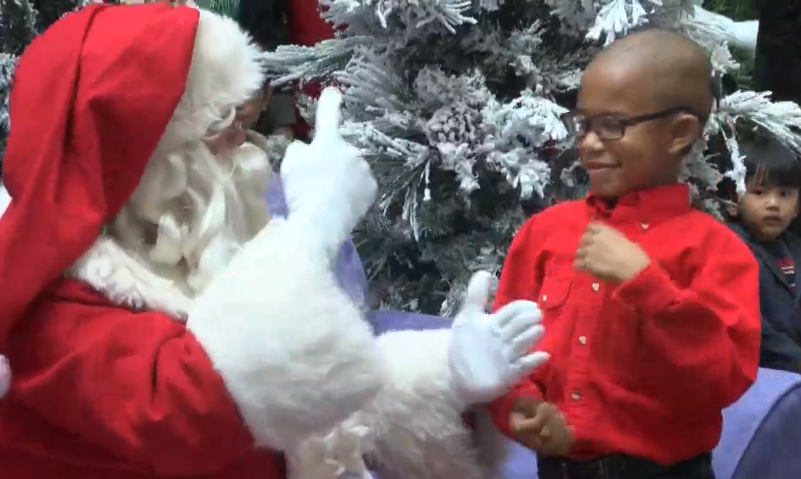 'Signing Santa' returns to deliver holiday joy to deaf, hearing ...